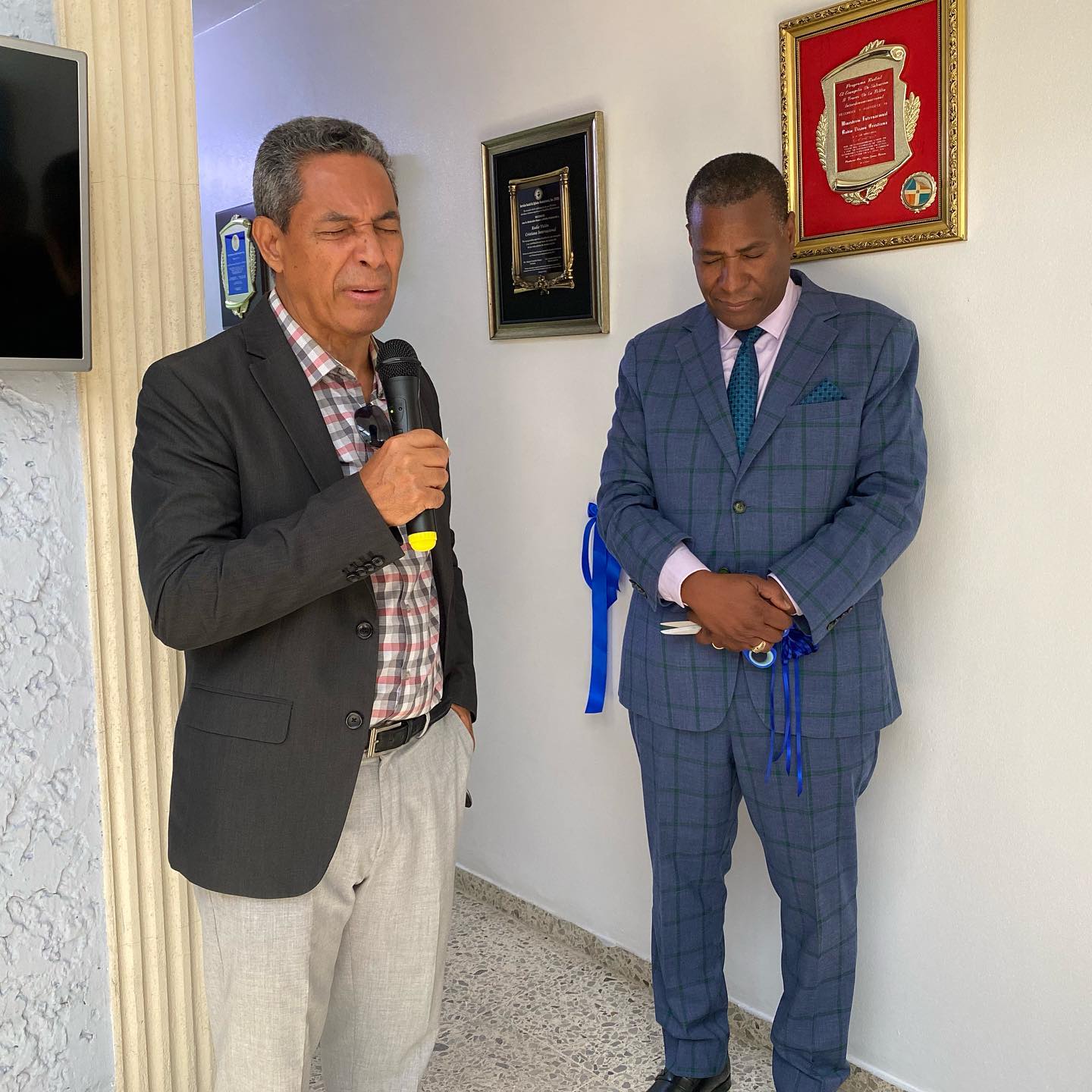 Radio Visión Cristiana con Moderna Cabina de Transmisión en RD - BehindRD