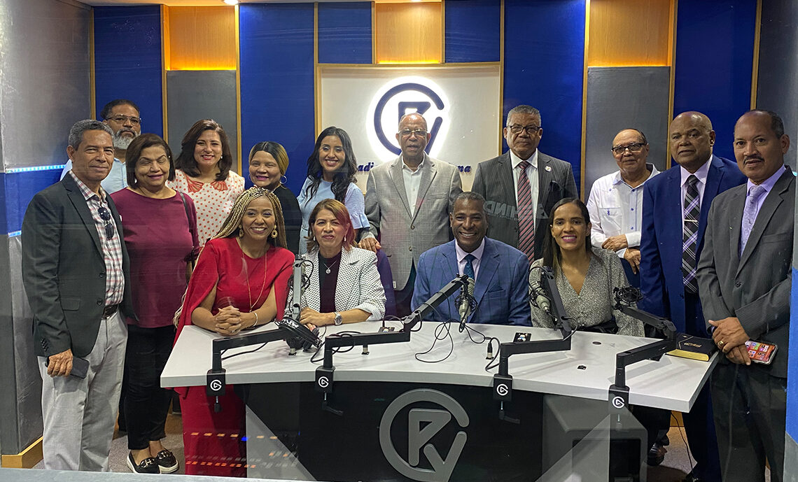 Radio Visión Cristiana con Moderna Cabina de Transmisión en RD - BehindRD