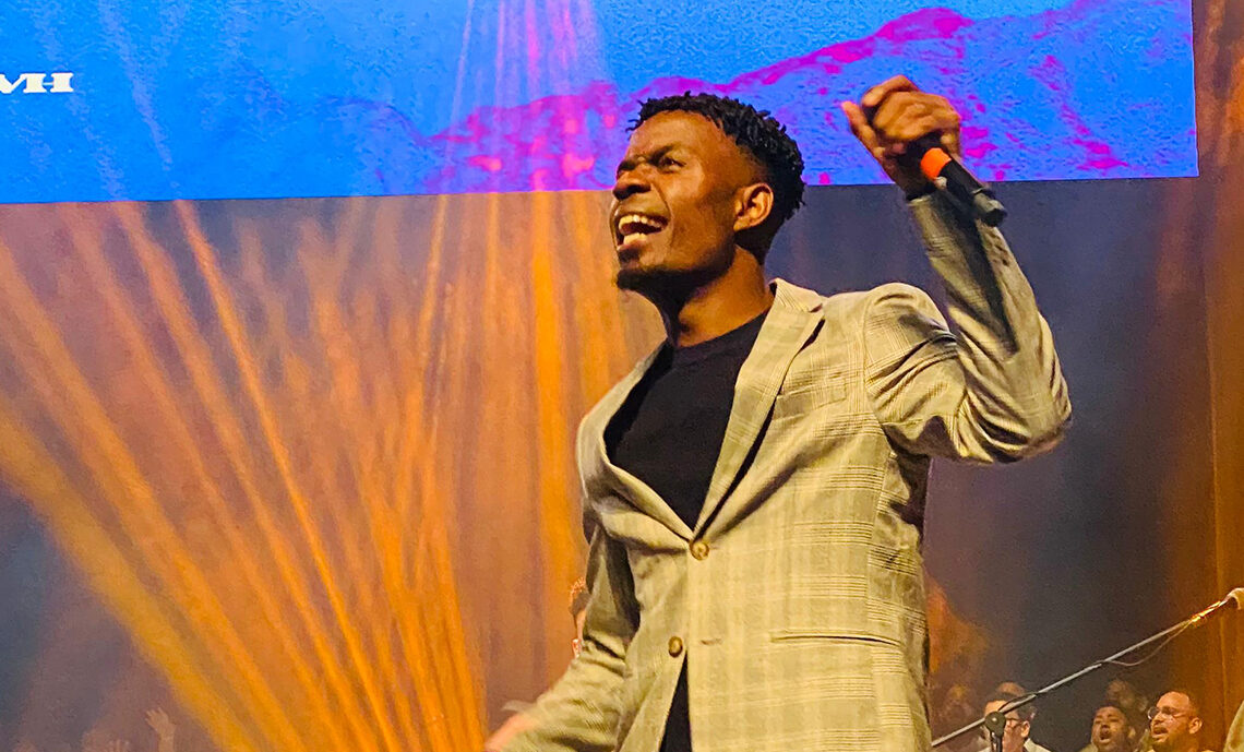 Cales Louima Deja una Huella Profunda con su Concierto ESENCIA - BehindRD